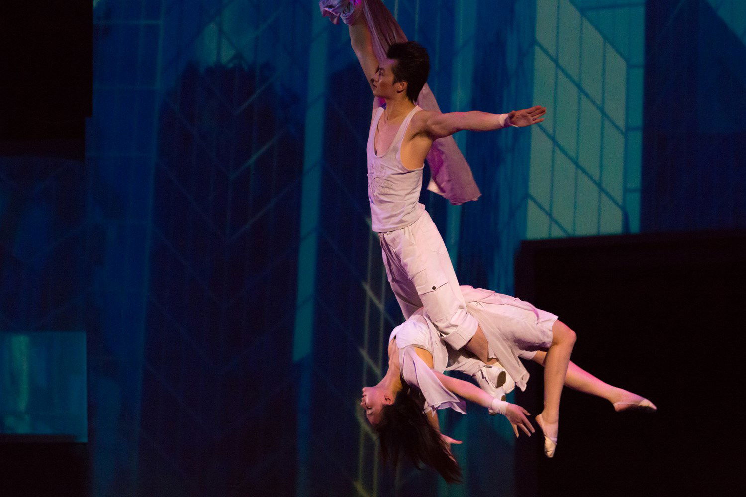 Shanghai Acrobatic Show | Trailfinders